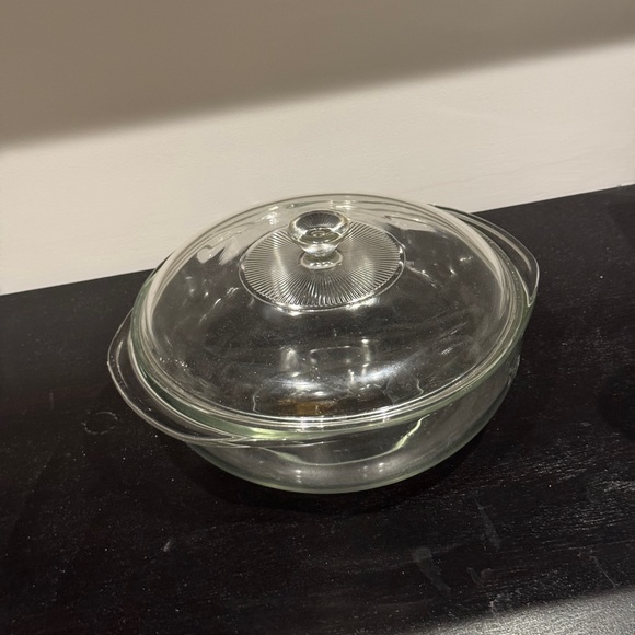 Pyrex | Kitchen | Pyrex Glass Bakingserving Dish With Matching Lid ...